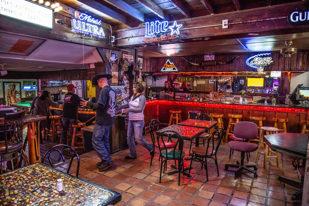 Best Honky Tonk Dance Bars in Austin