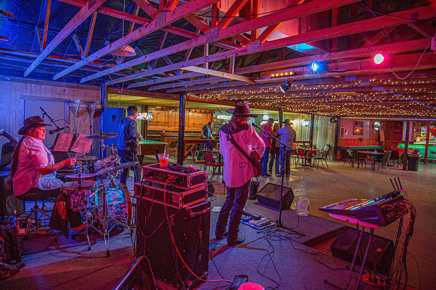 Best Honky Tonk Dance Bars in Austin